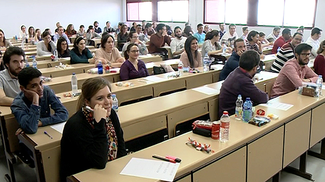 Más de 2.500 personas se examinan en Castilla y León para ejercer carreras relacionadas con la ...